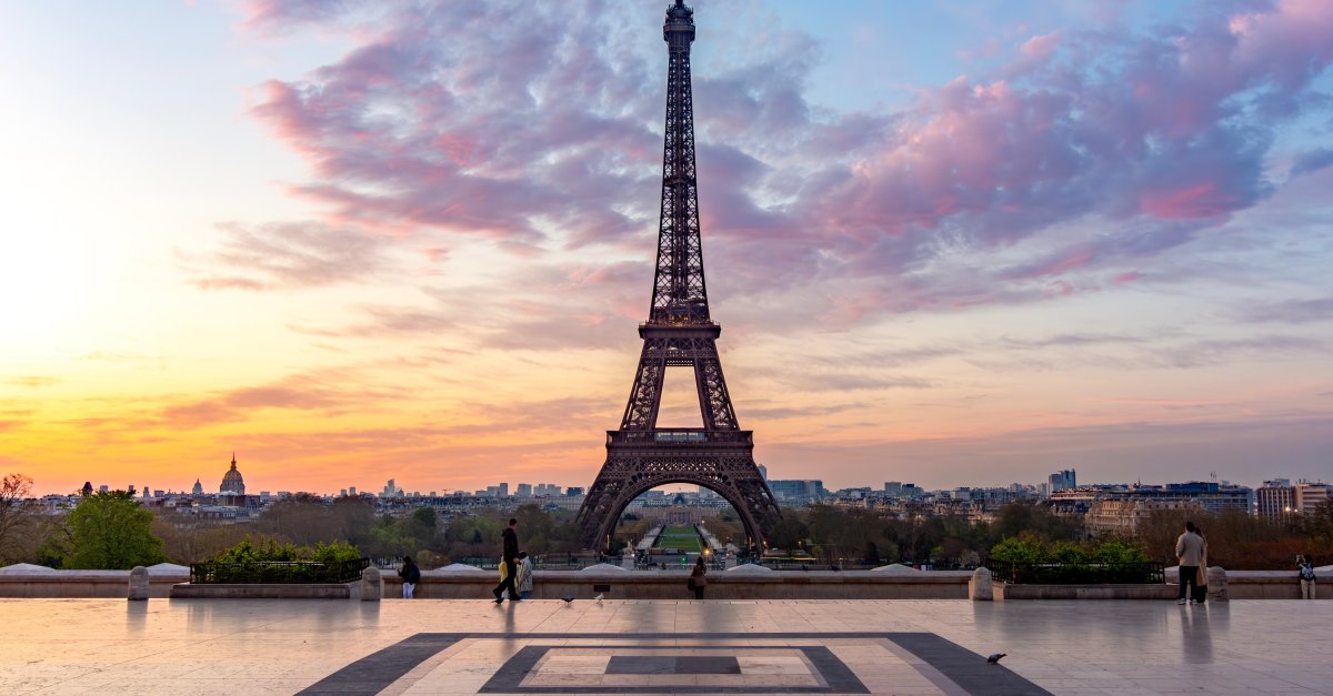 "A Witness to History" Under the Hammer: Eiffel Tower Staircase Piece ...